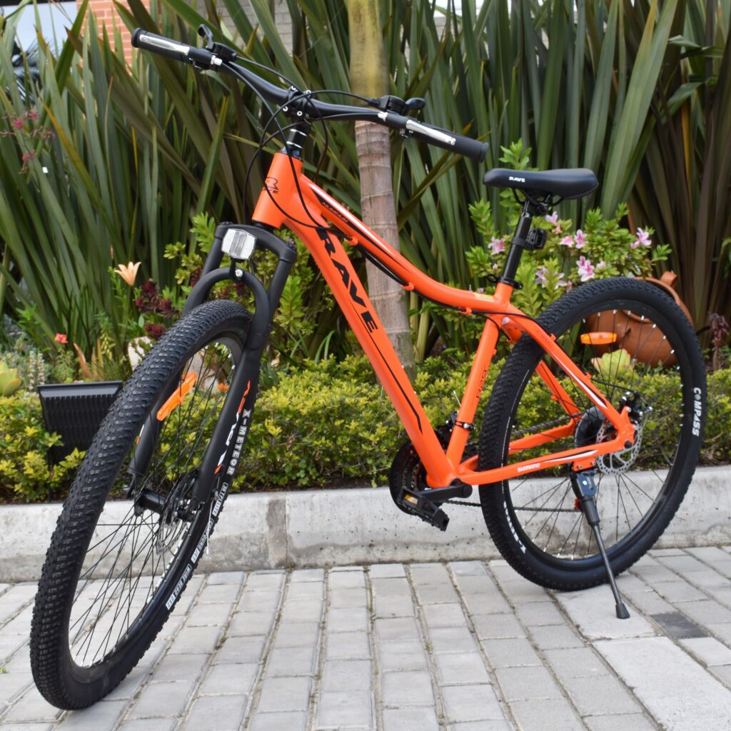 Bike Rave: Fiesta sobre Ruedas con Luces y Música | Interbike